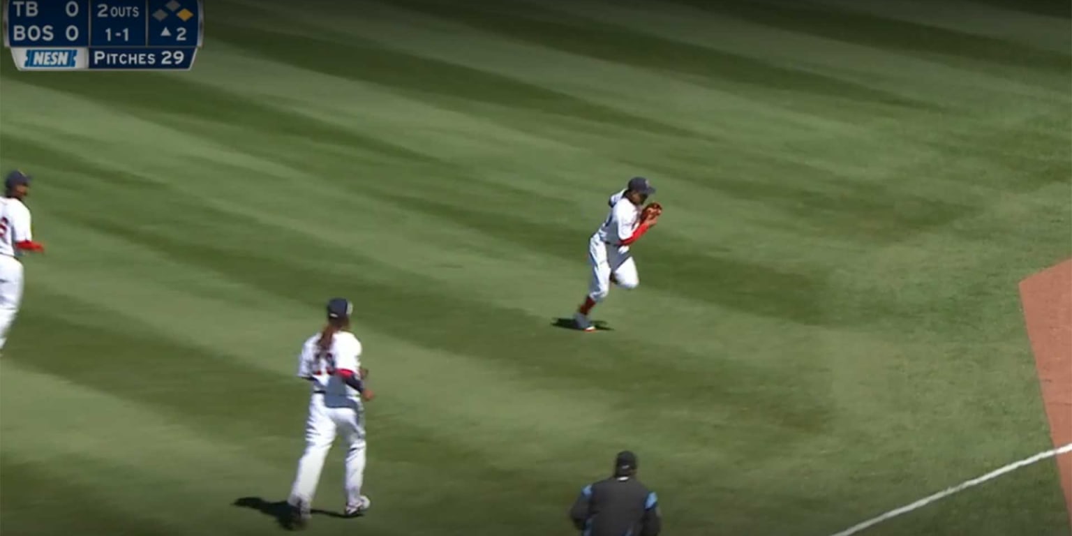 Red Sox Mookie Betts makes five-star catch