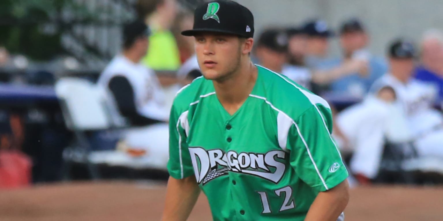 Reds promote top prospect 3B Nick Senzel