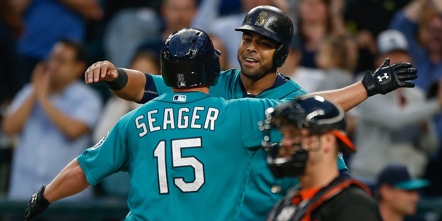 Mariners hit three home runs to beat Orioles