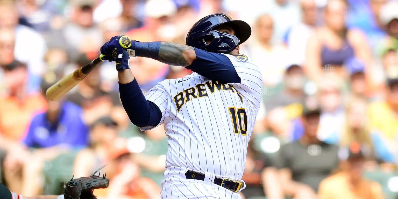 Omar Narváez homers as Brewers drop finale