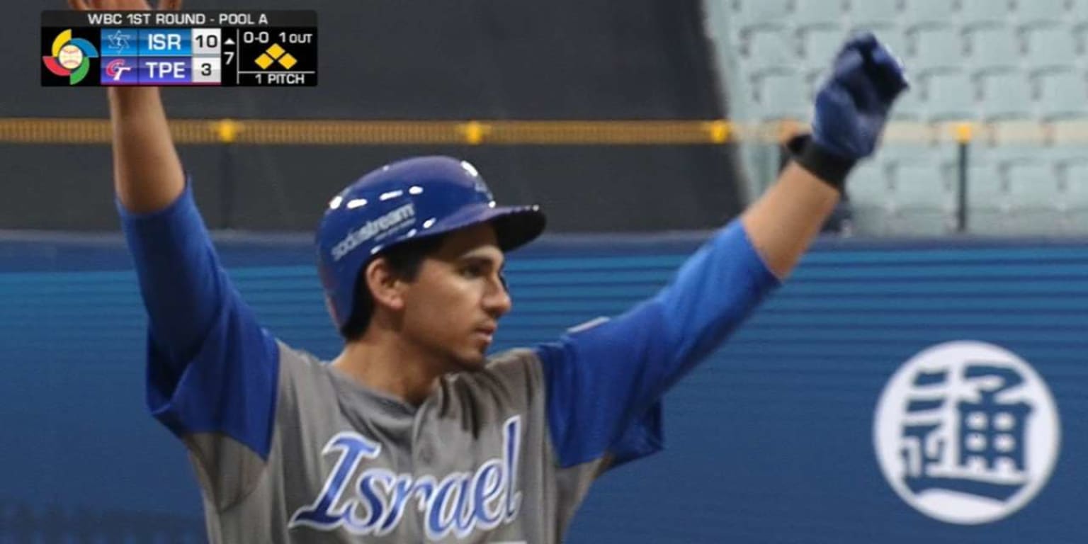 Chinese Taipei pitcher Chen-Hua Lin fields bunt, throws ball to no one ...