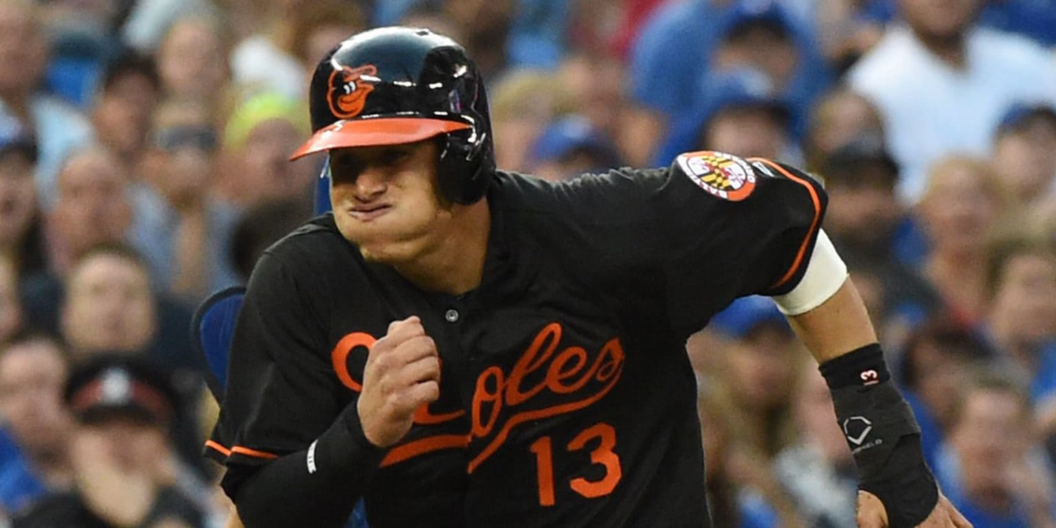 Manny Machado scores from 1st on groundout