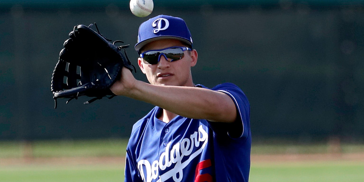 Corey Seager sits with minor back injury