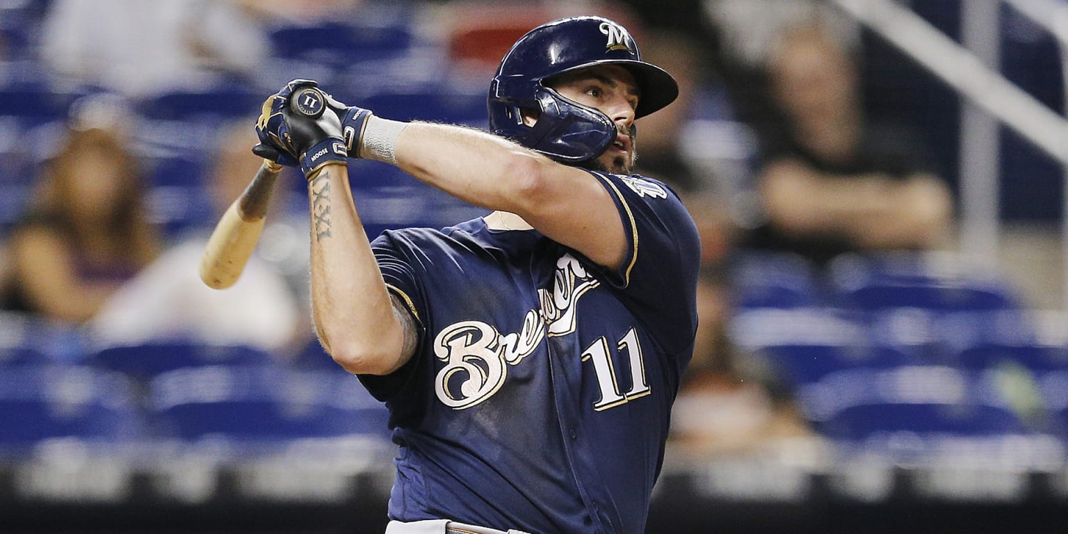 Mike Moustakas signing brings excitement to Redsfest