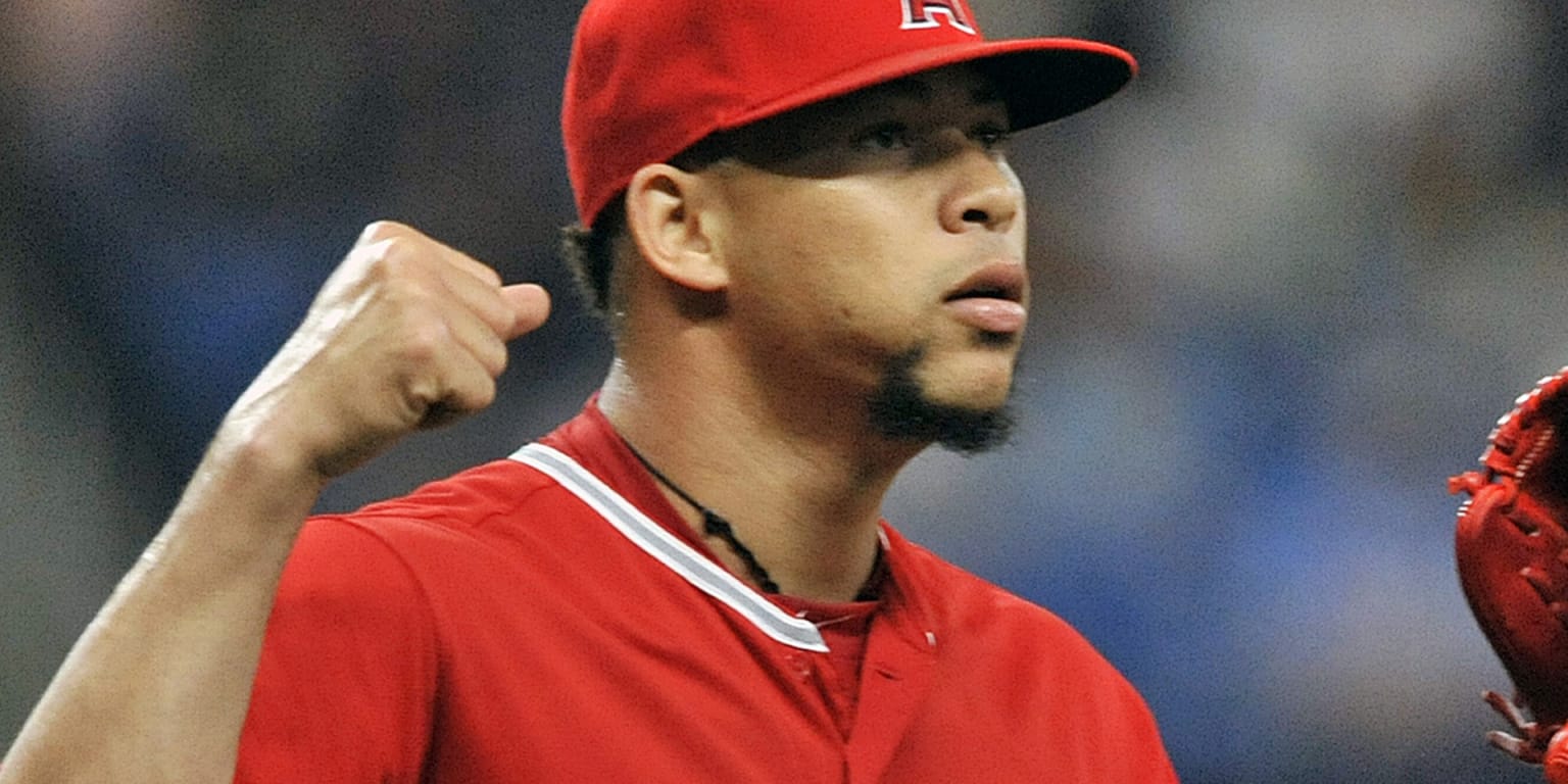 Hansel Robles deal with Twins