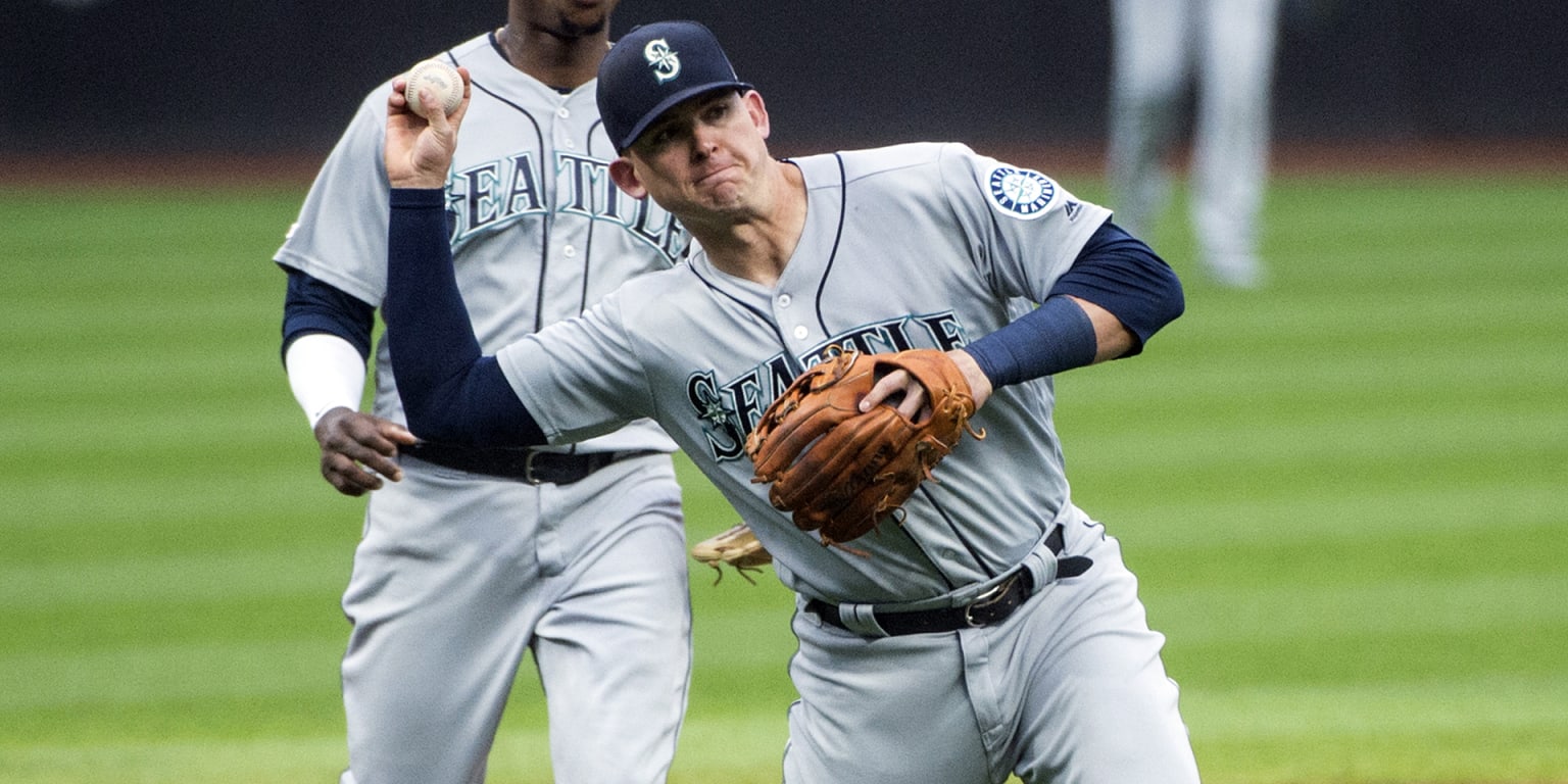 Ryon Healy exits with groin tightness