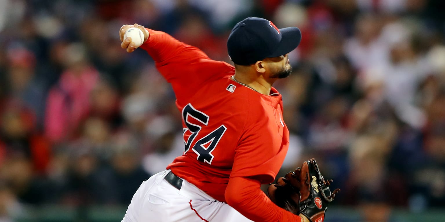 Martín Pérez signs with Rangers