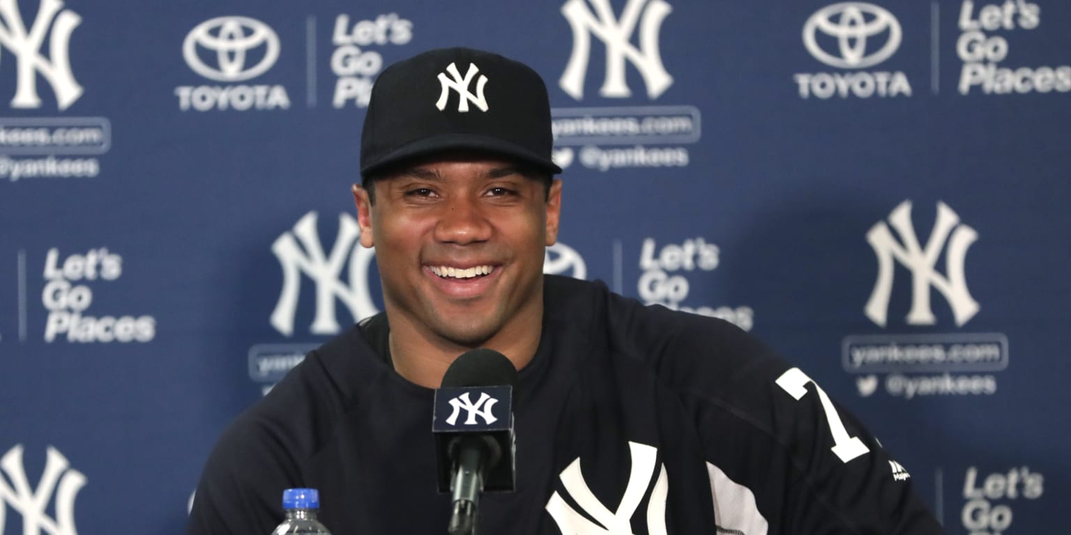 Watch Russell Wilson take grounders and, yes, crush dingers at Yankees ...