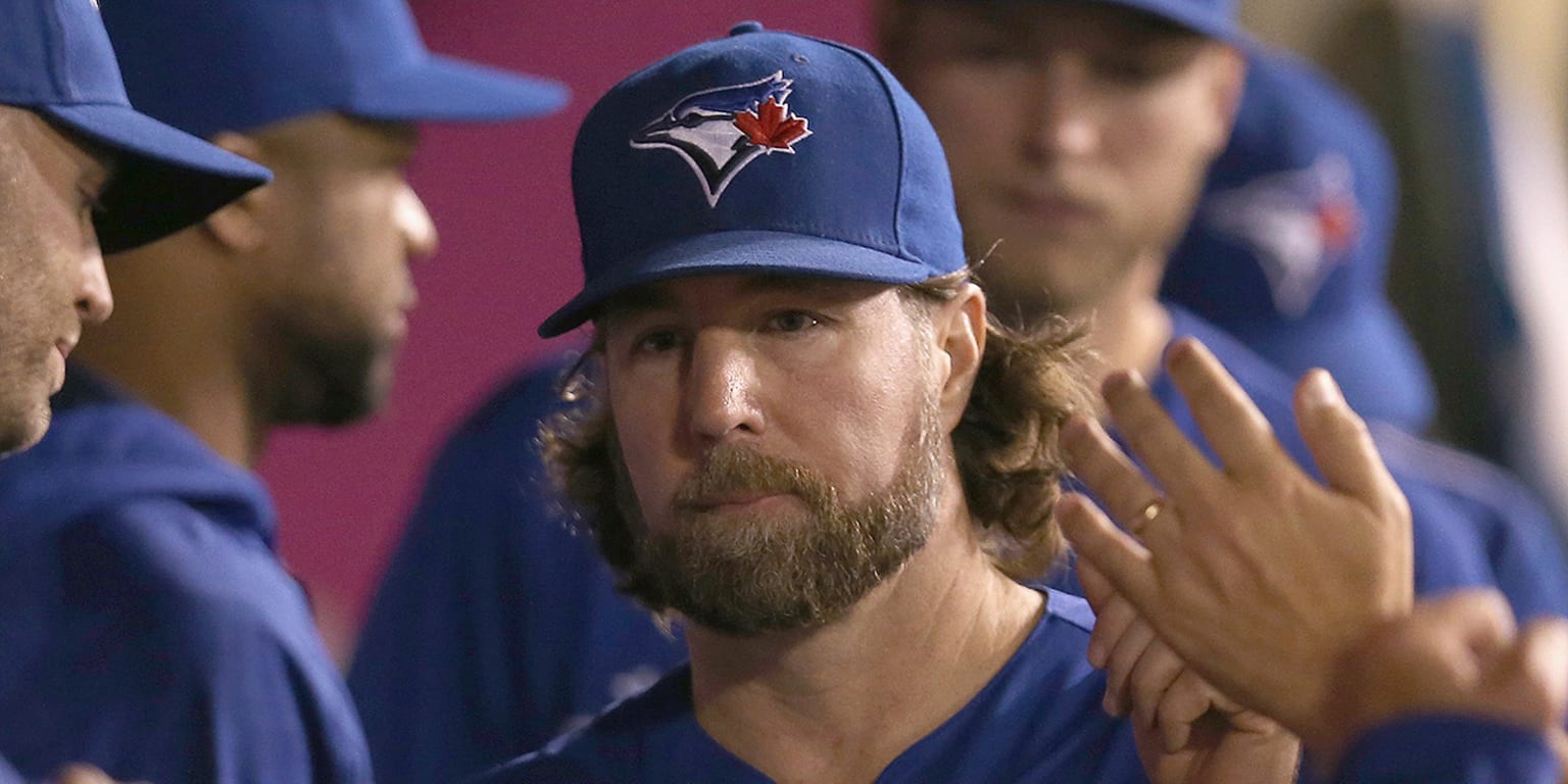 Former Blue Jay R.A. Dickey signs with Braves