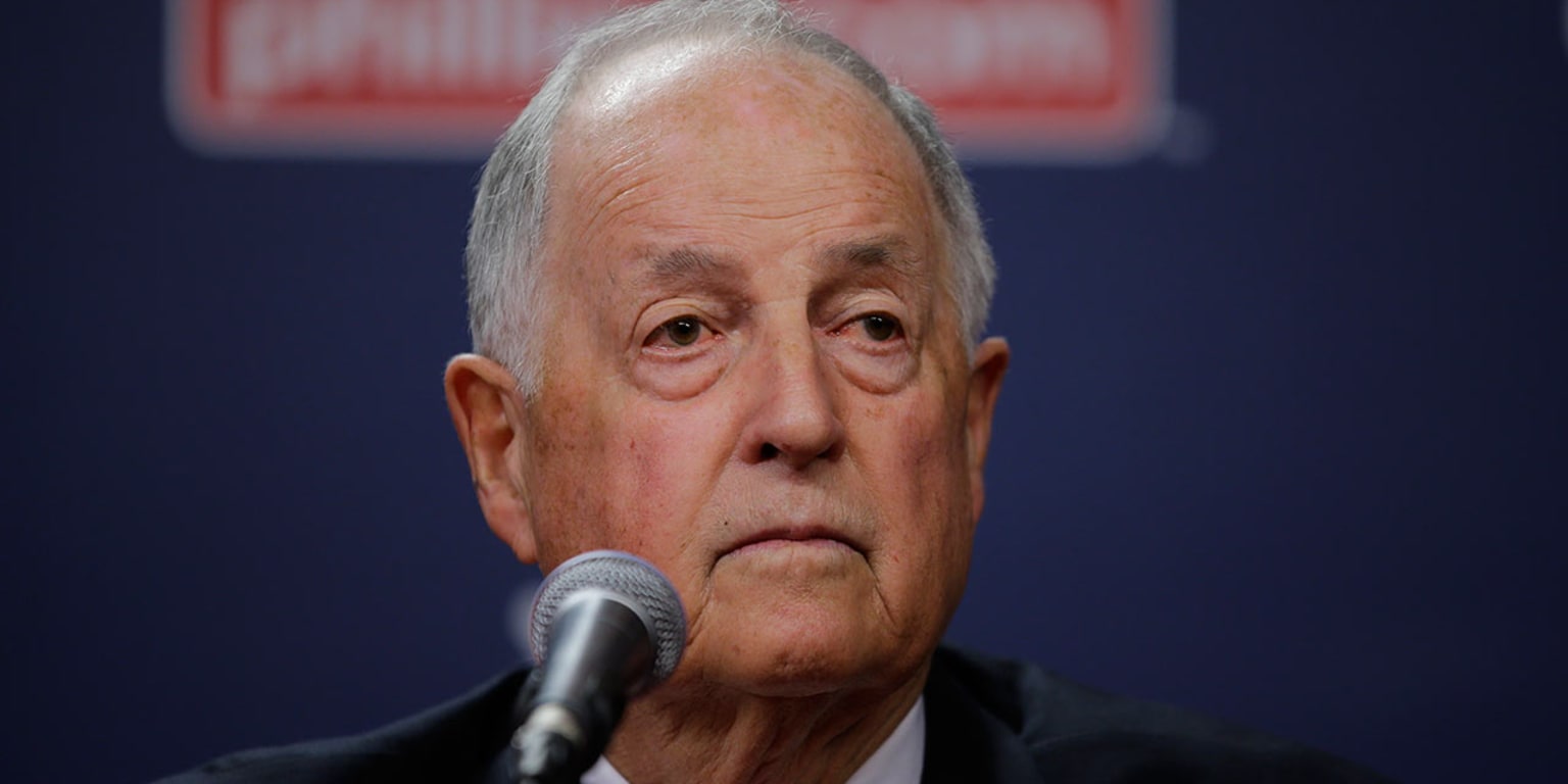 Pat Gillick wins Roland Hemond Award