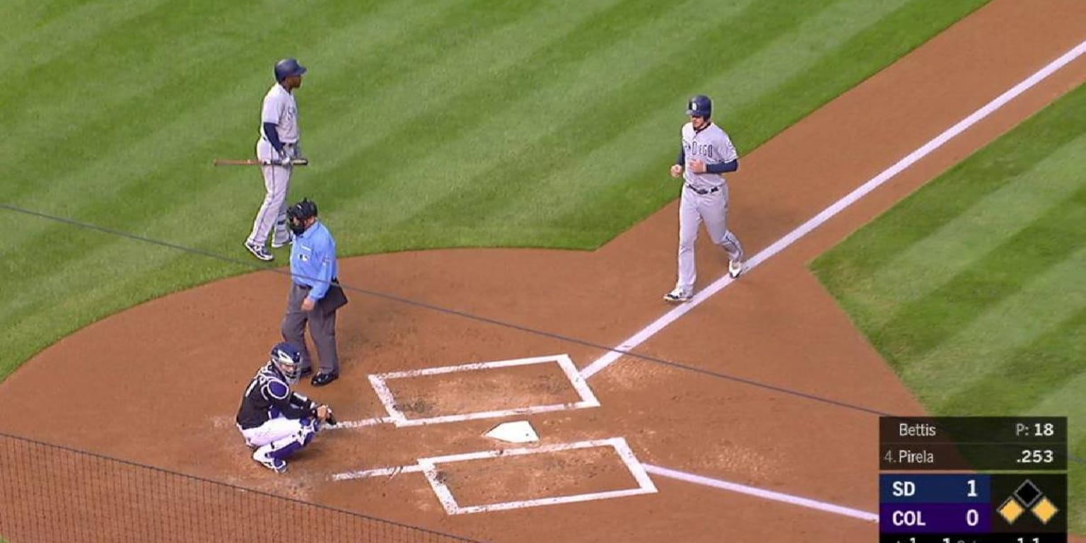 Run on balk starts Padres' 4-run 1st inning
