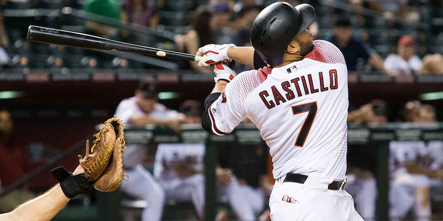Welington Castillo has 4 hits in return