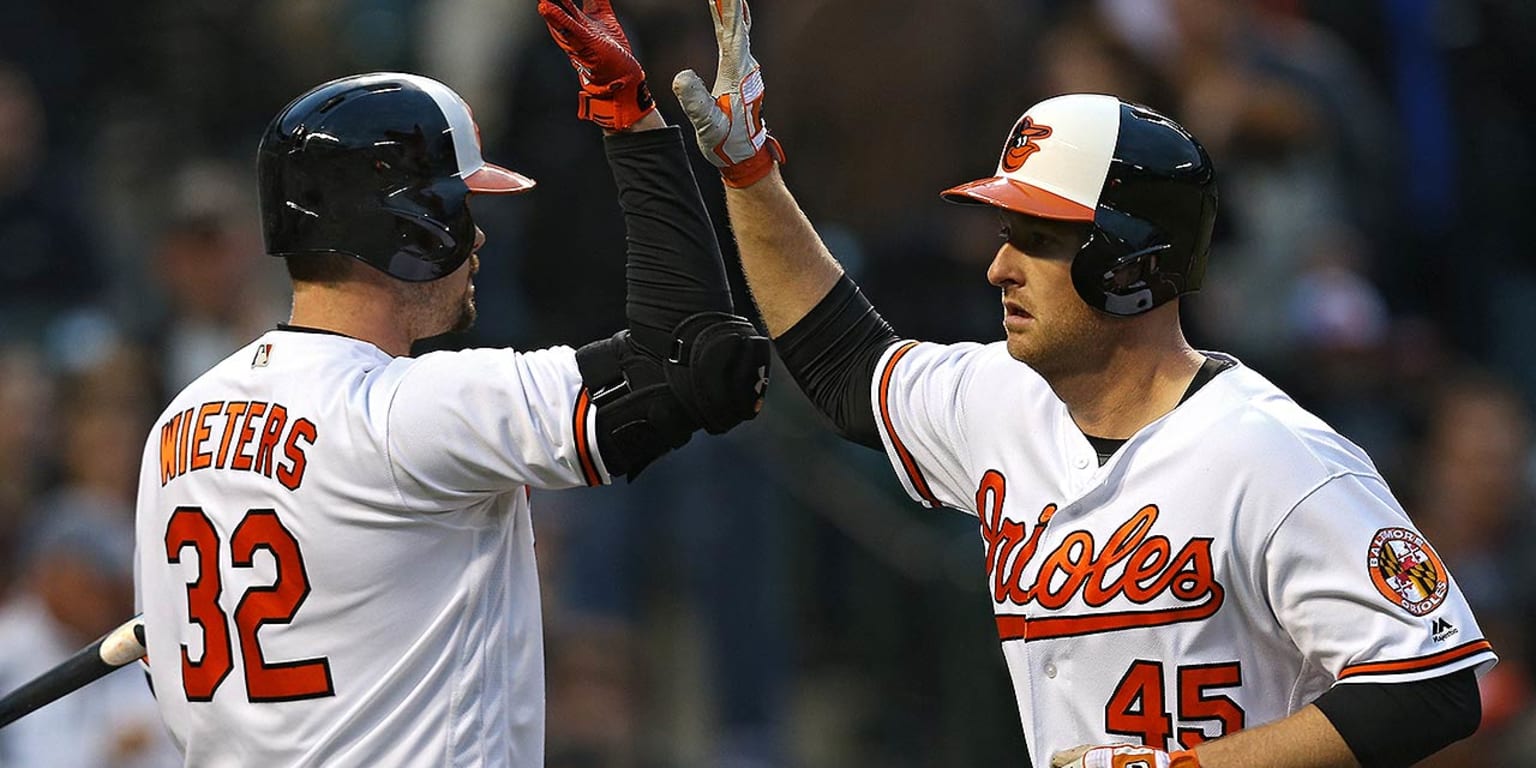 Mark Trumbo's two homers extends Yankees' skid