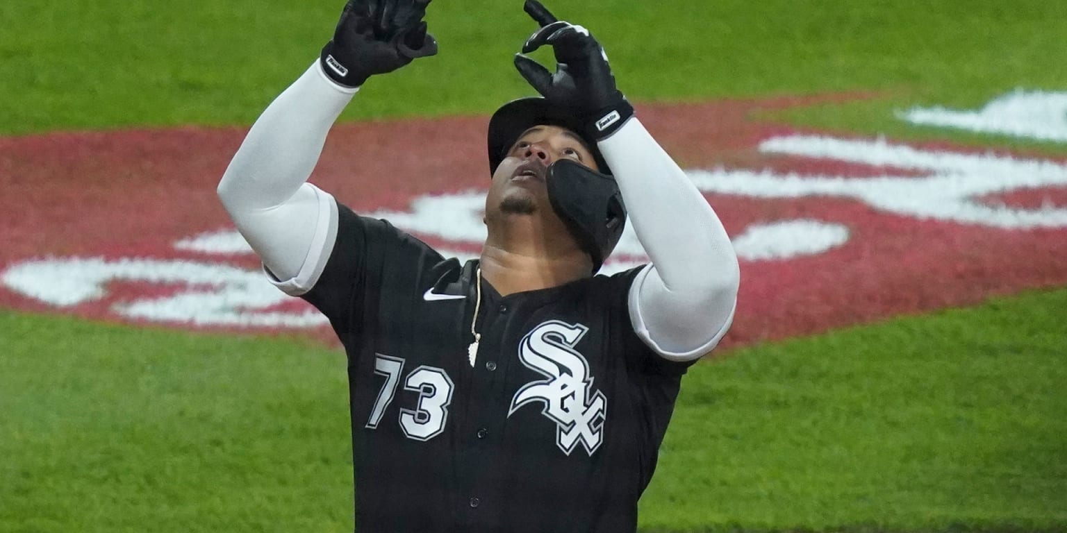 Yermin Mercedes homers against Indians