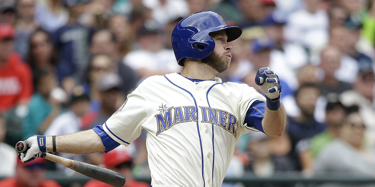 Mariners call up infielder Mike Freeman