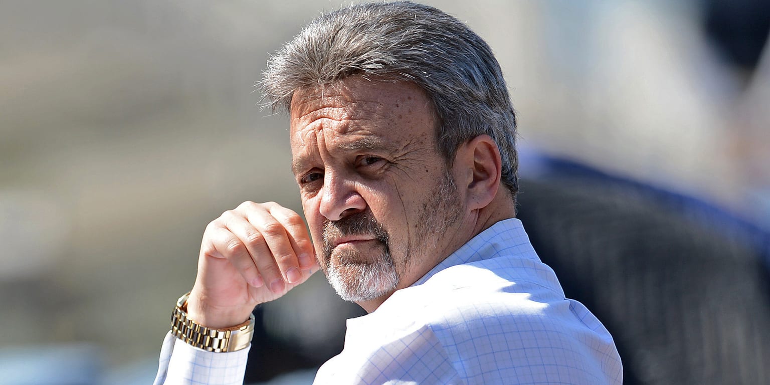 Ned Colletti rooting for Dodgers to win title