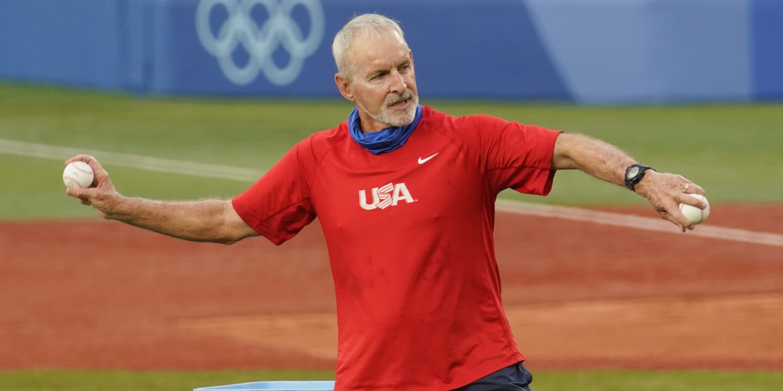 Roly de Armas named 2021 Mike Coolbaugh Award recipient