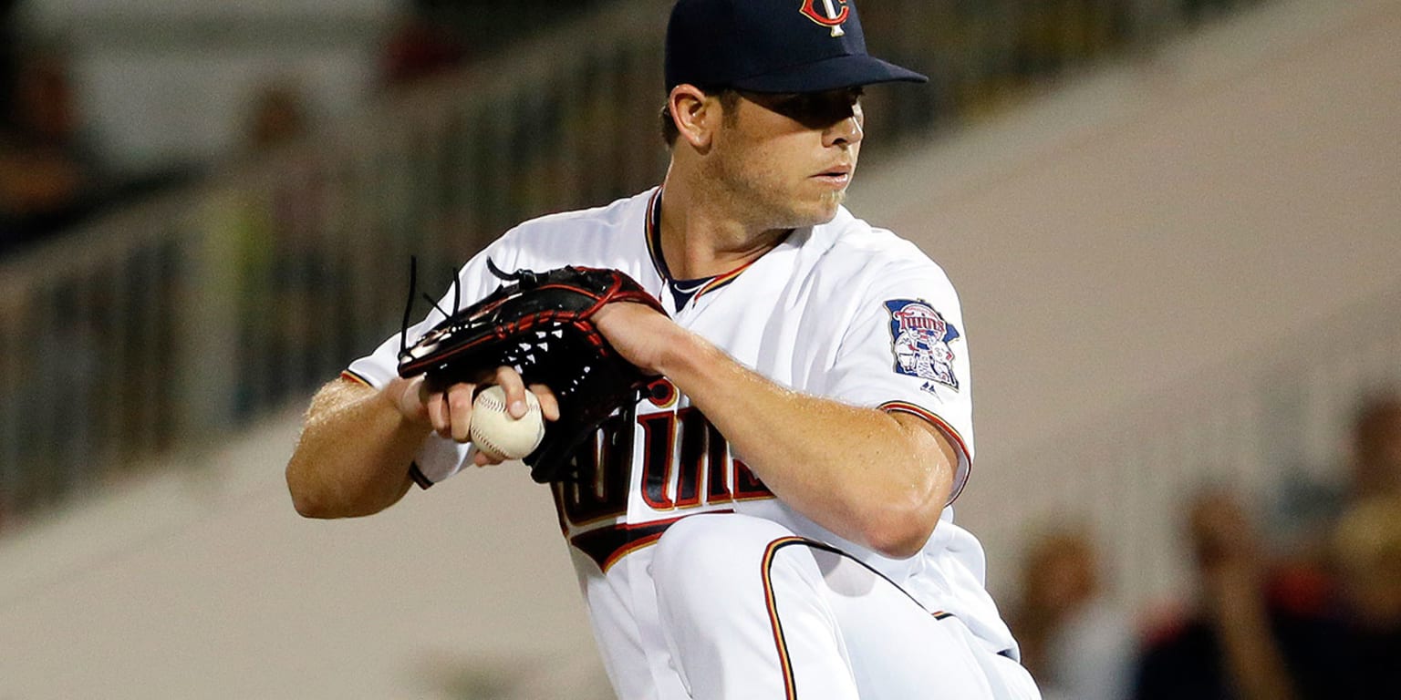 Dodgers claim Casey Fien off waivers
