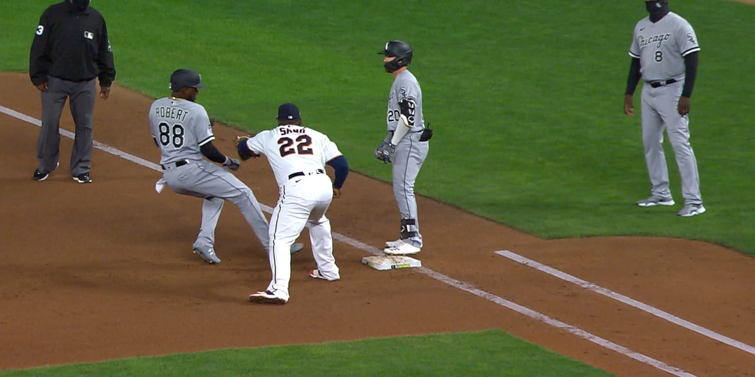 Twins, White Sox wacky play on basepaths