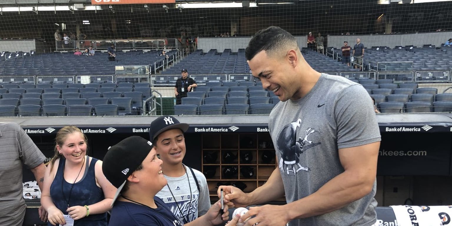 Big Al Delia made an appearance at Yankee Stadium and met his favorite ...