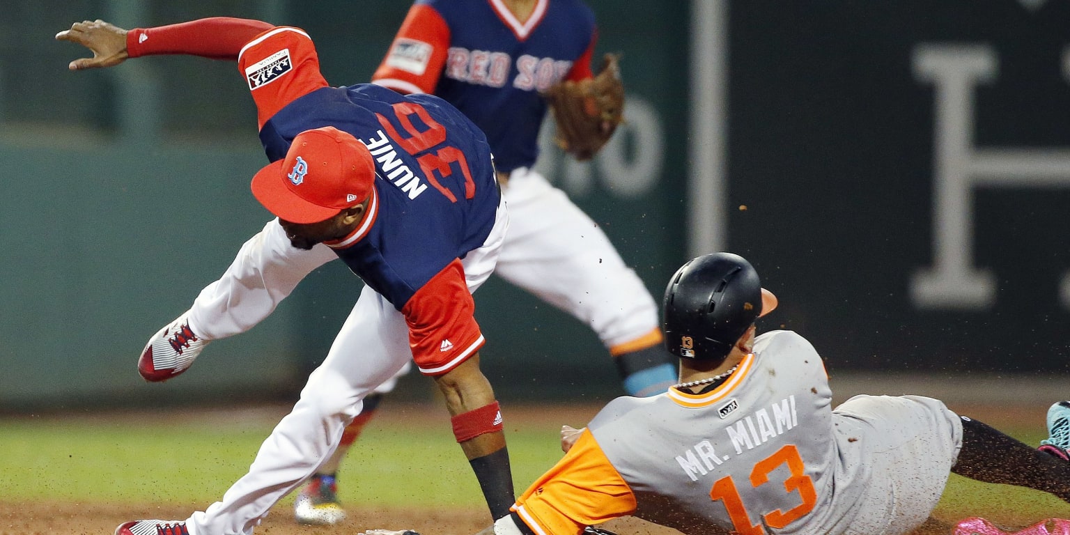 Red Sox Eduardo Nunez sprains wrist and thumb