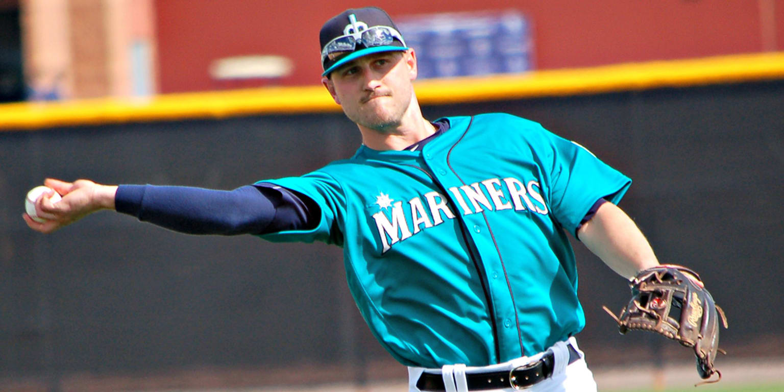 Mariners have first full-squad workout