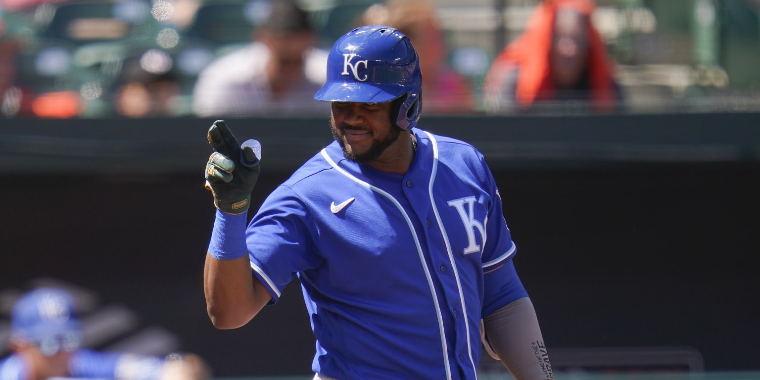 Hanser Alberto embraces utility role with Royals