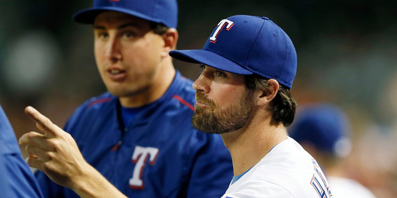 Cole Hamels sets example as Rangers mentor