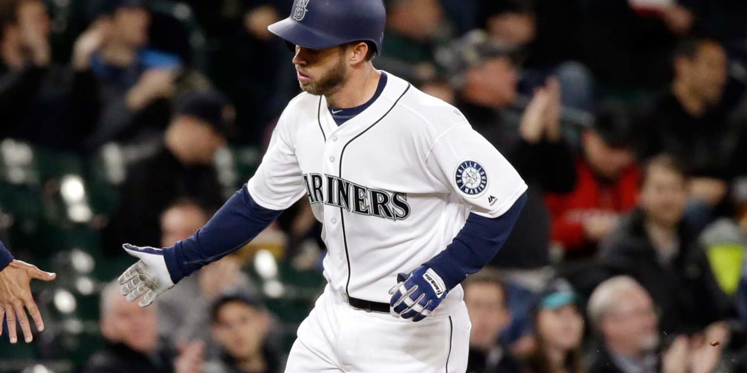 Mariners Mike Freeman hits first big league HR