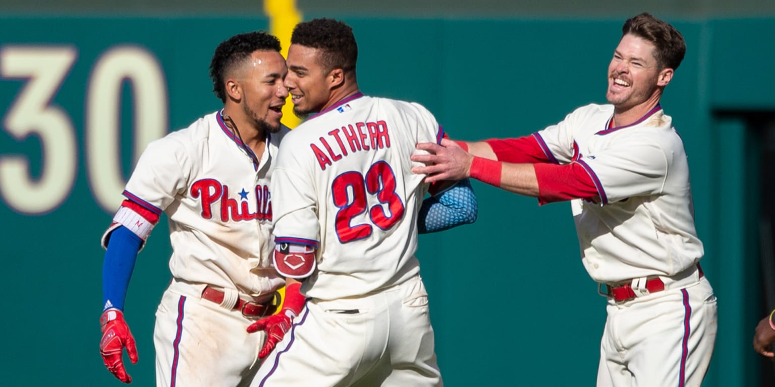 Phillies win on walk-off in 11th