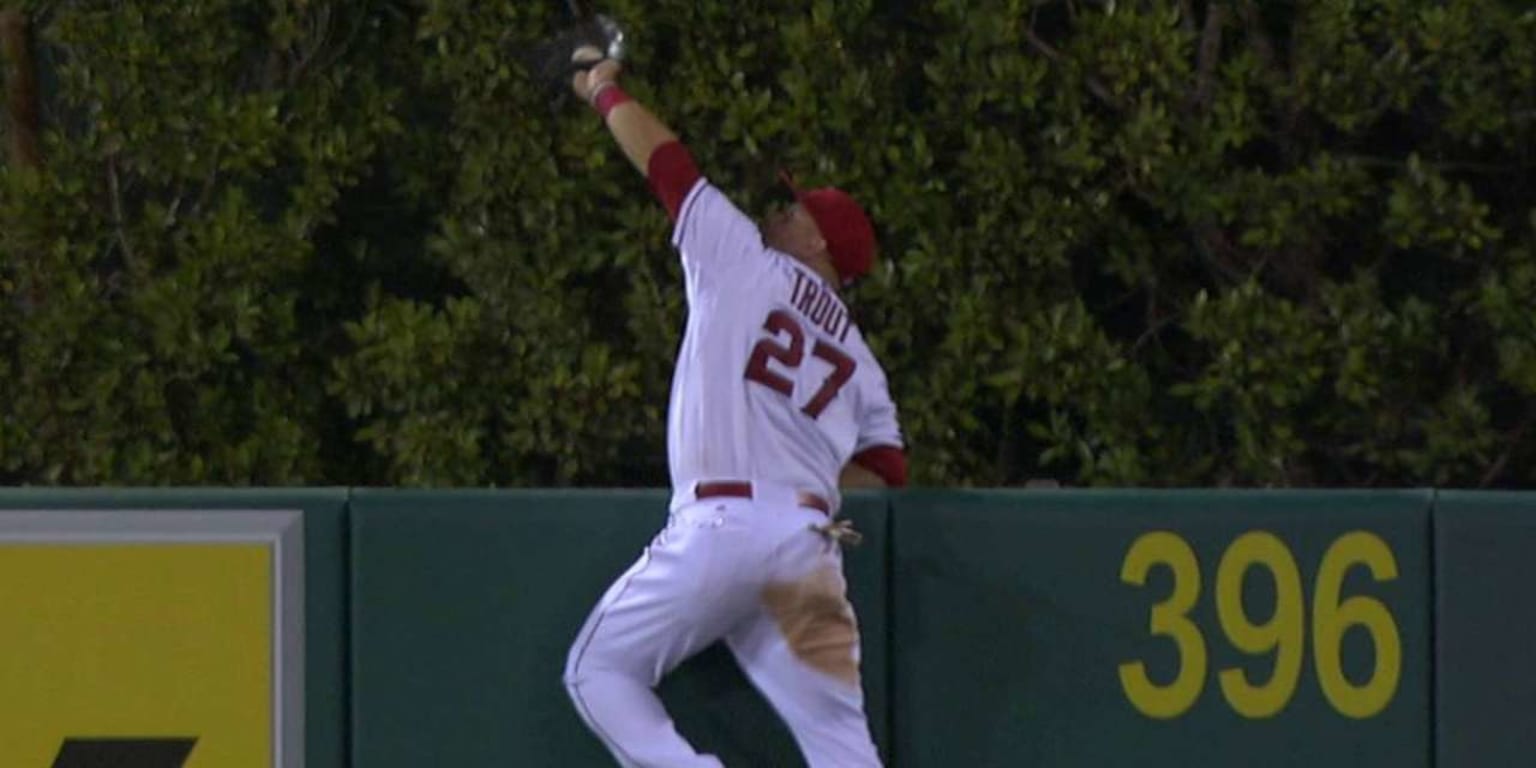 10 leaping, home run-robbing catches to help you celebrate Leap Day ...