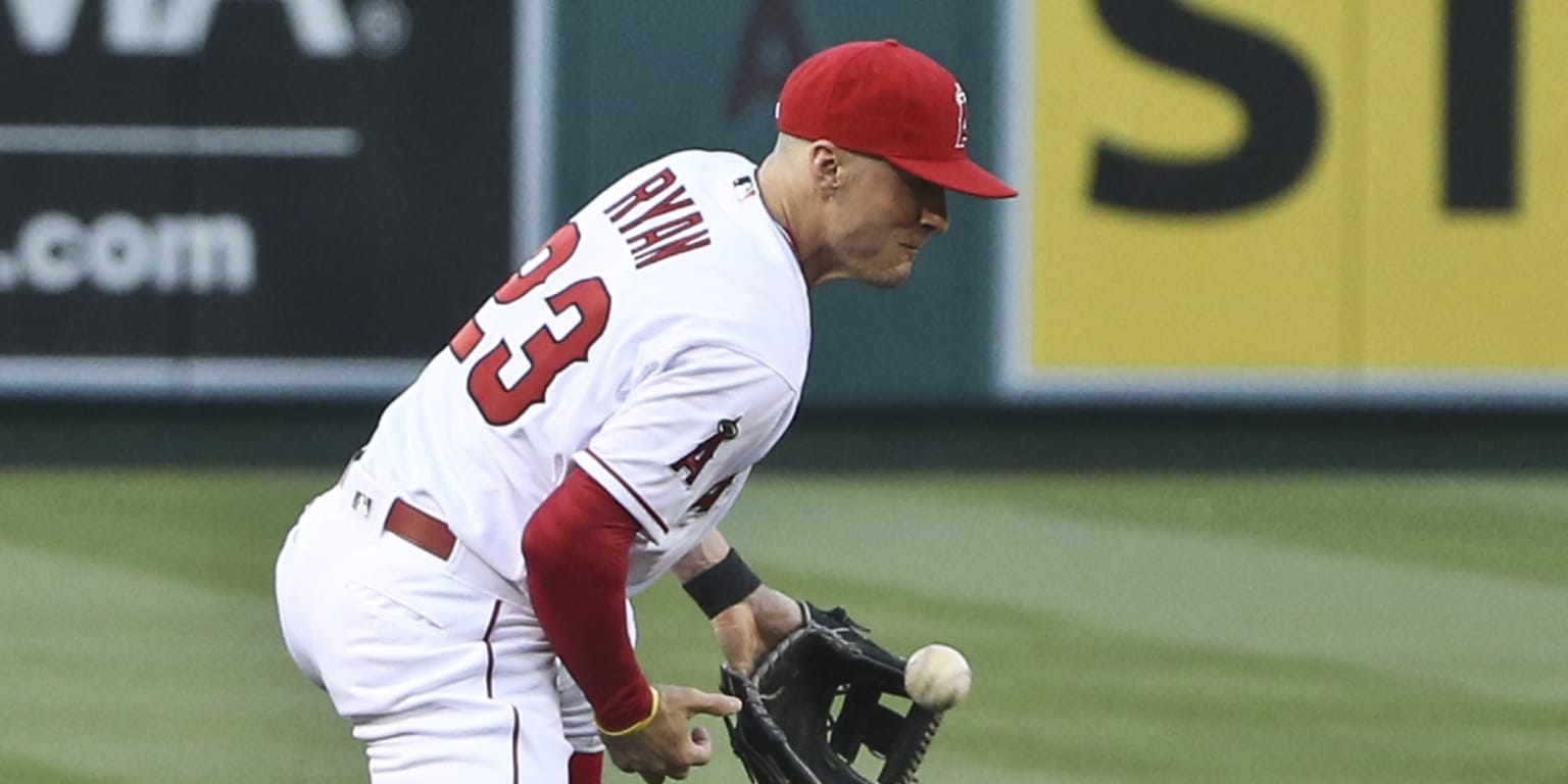 Brendan Ryan returns home to Dodger Stadium