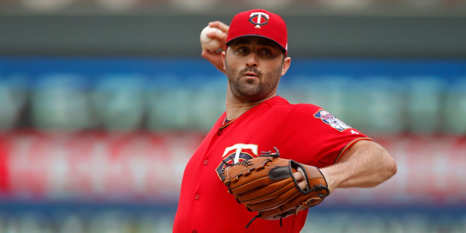 Matt Magill traded to Mariners