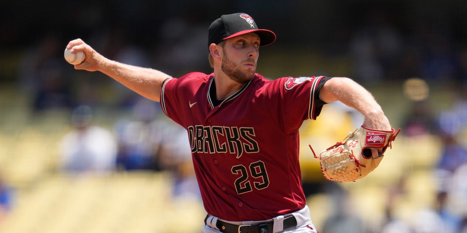 Merrill Kelly sustains leg cramp in first-half finale