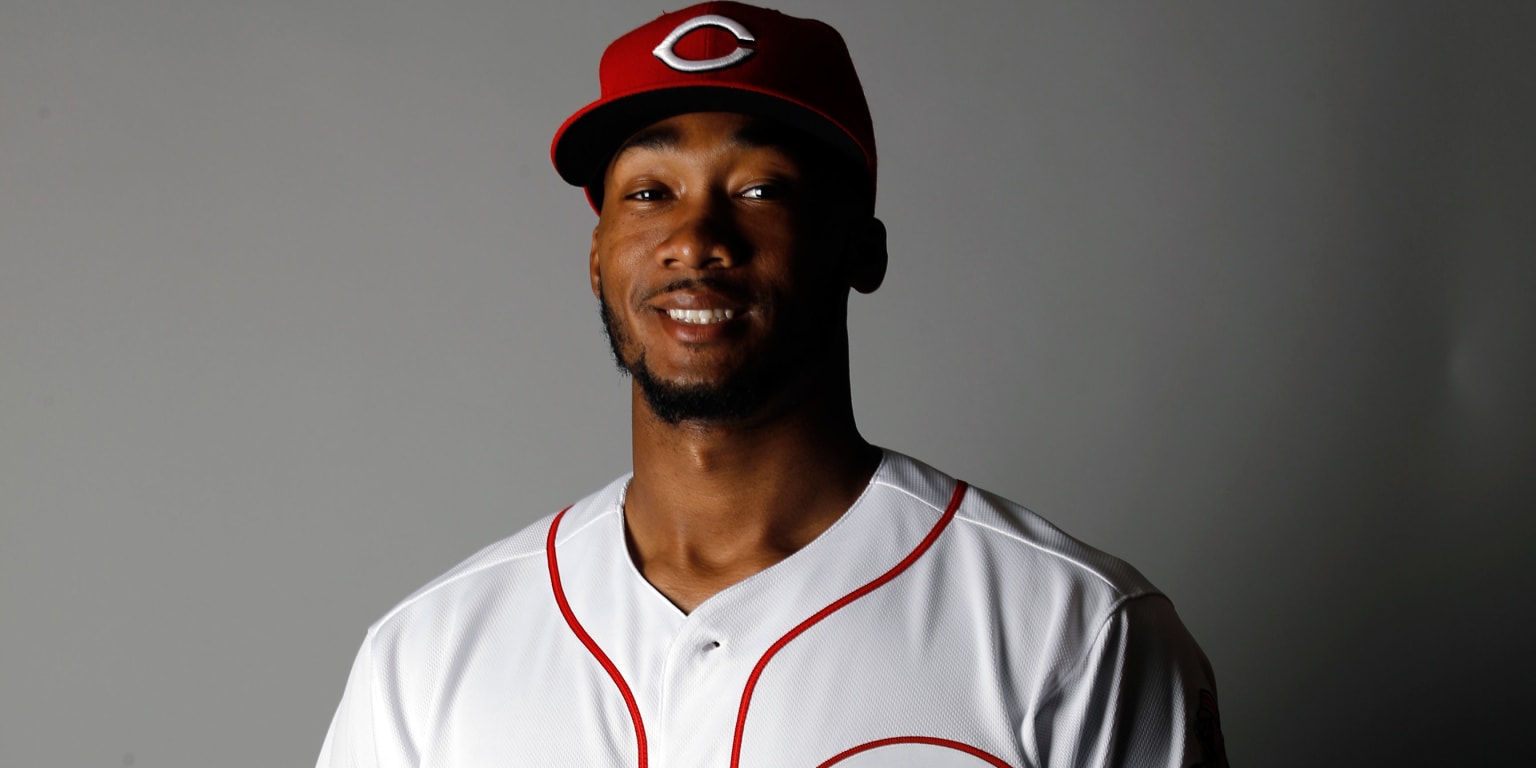 Reds cut Carlos Contreras, Rookie Davis