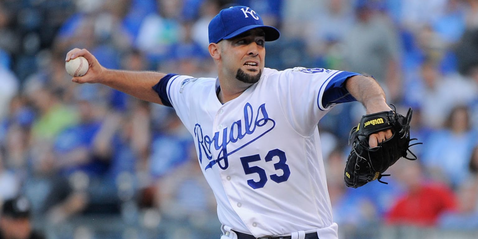 Dillon Gee leads Royals past Twins in opener