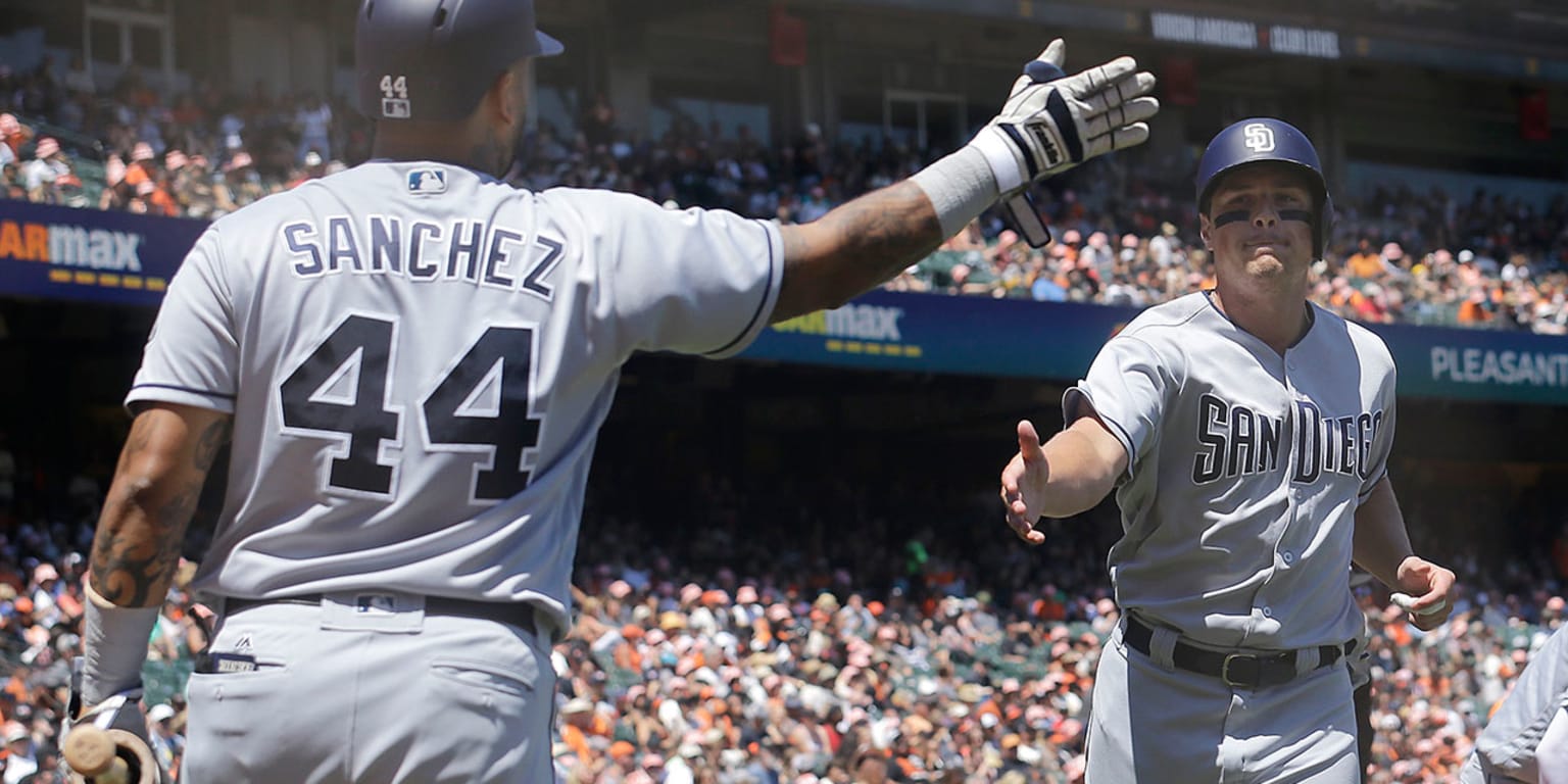 Padres score 4 in 4th to take set vs. Giants