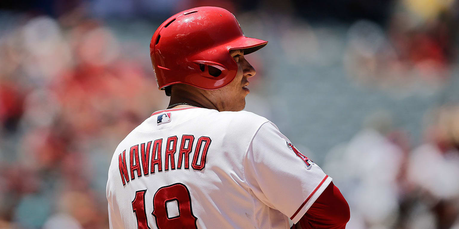 Angels trade Efren Navarro to Orioles for cash