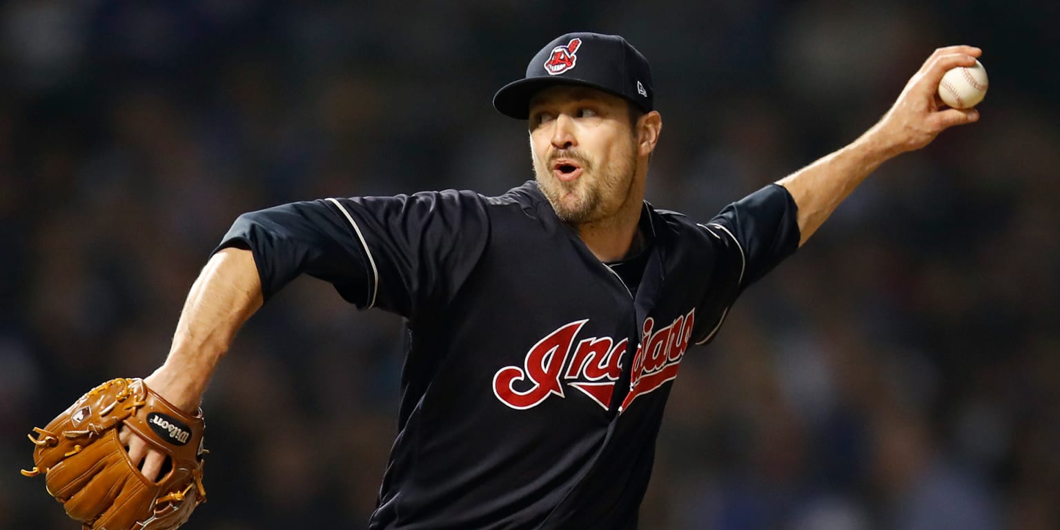 Andrew Miller returns to Indians' clubhouse