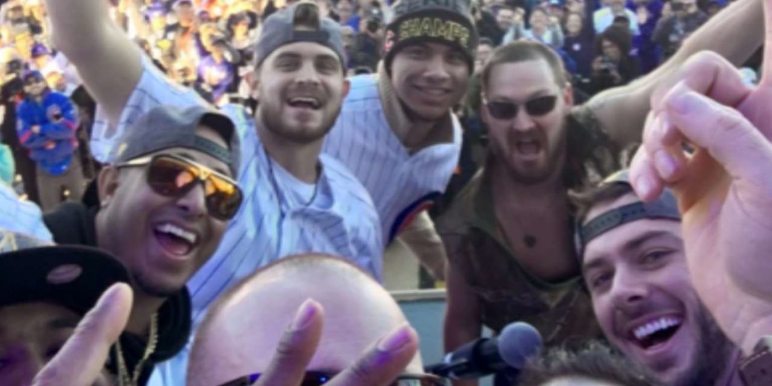 David 'Grandpa Rossy' Ross captured the ultimate selfie at the Cubs ...