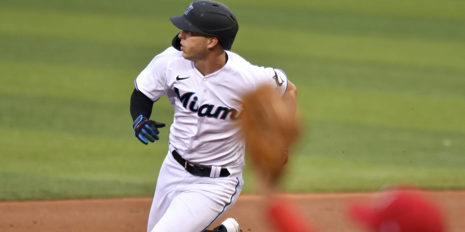 Corey Dickerson changing games with baserunning