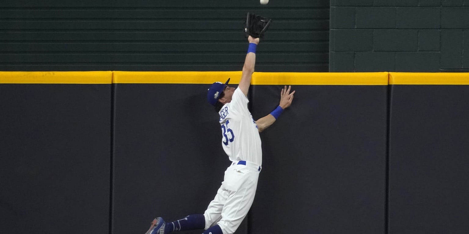 Globe Life Field built for robbing home runs