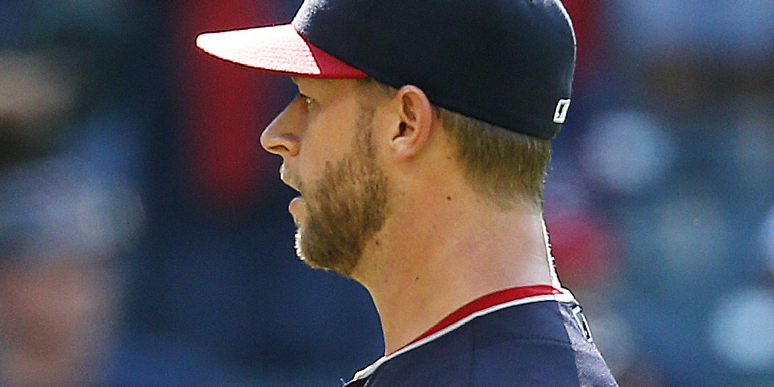 Austin Adams joins Twins' bullpen