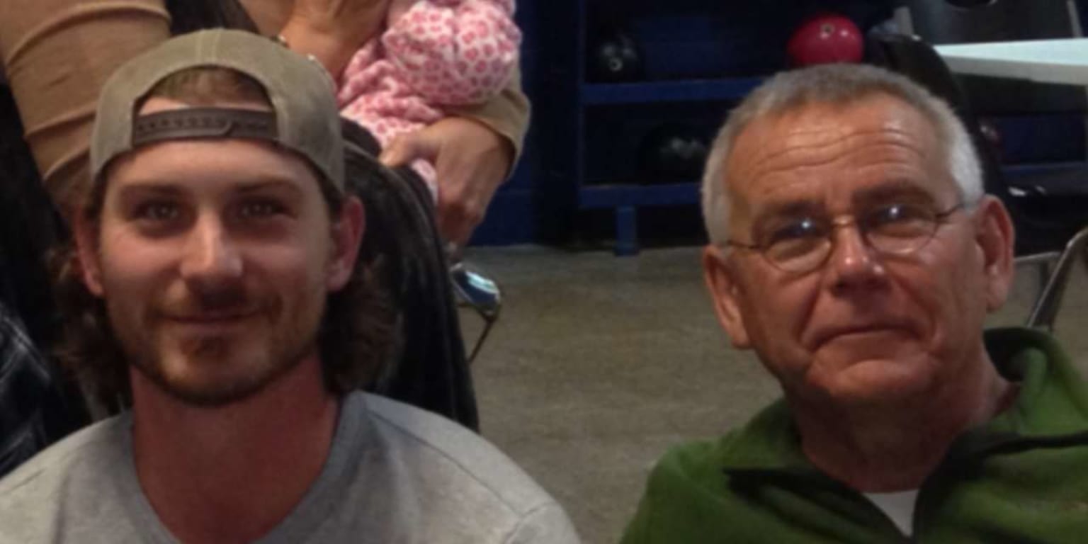 Josh Tomlin's dad to watch him pitch in Game 3