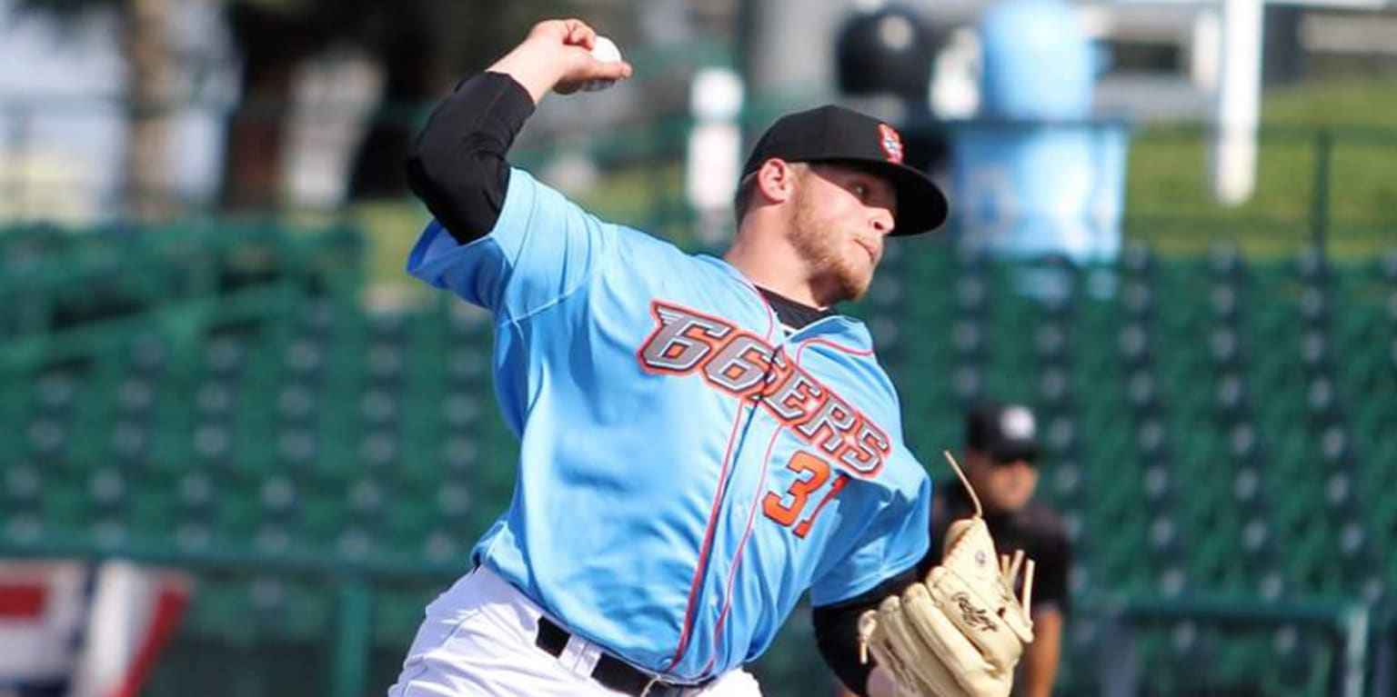 Marlins acquire Minors pitcher Tyler Stevens