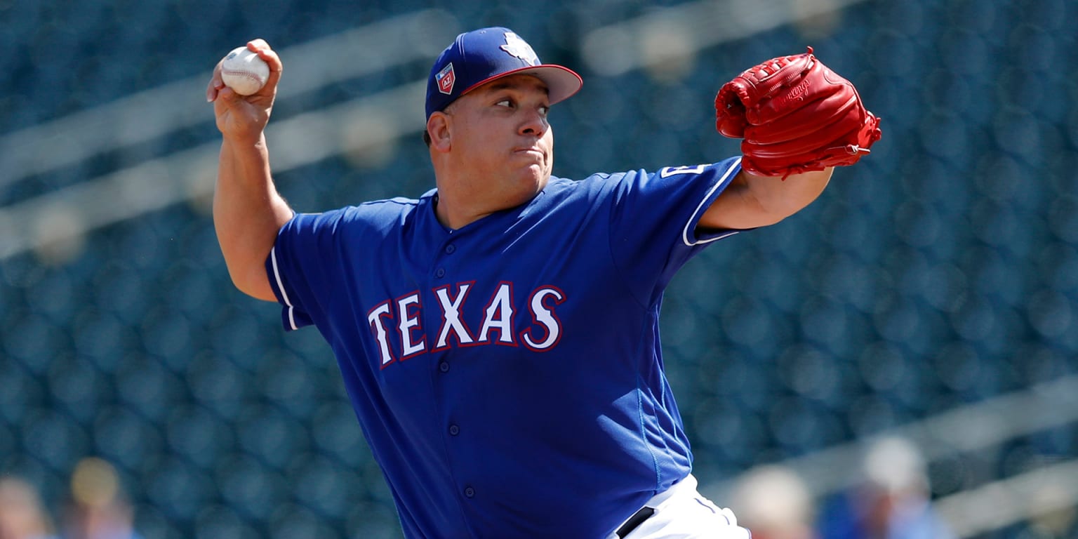 Texas Rangers call up pitcher Bartolo Colon