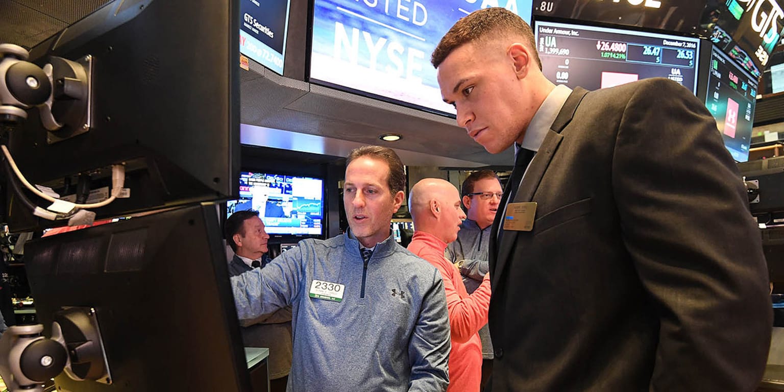 Yankees' Aaron Judge, family ring NYSE bell