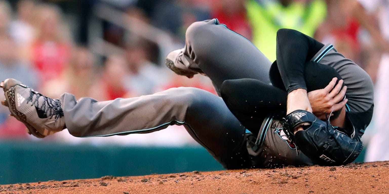 D-backs pitcher Robbie Ray hit by line drive