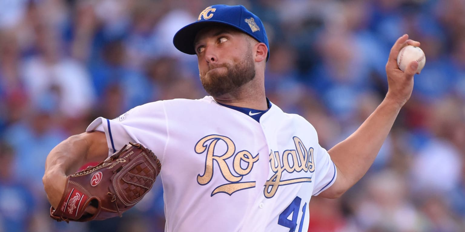 Danny Duffy helps Royals get past Rangers