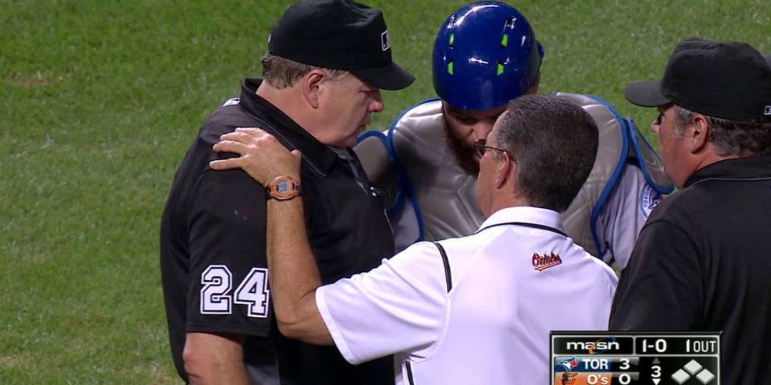 Umpire Jerry Layne exits game with injury